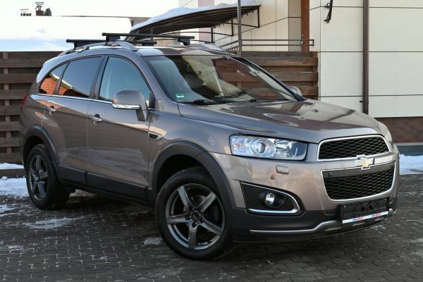 Brown Chevrolet Captiva 2013 in Kretinga, with an engine capacity of 2.20 L and mileage of 202 thousand km for 7499 €, photo 1 on AUTOMOTO.COM.LV