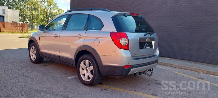 Chevrolet Captiva 2007 in Cesis, with an engine capacity of 2.40 L and mileage of 355 thousand km for 3900 €, photo 6 on AUTOMOTO.COM.LV
