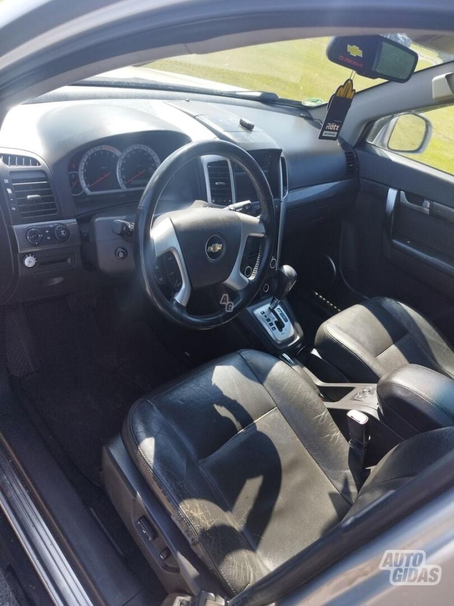 Chevrolet Captiva 2007 in Mazeikiai, with an engine capacity of 3.20 L and mileage of 365 thousand km for 2000 €, photo 6 on AUTOMOTO.COM.LV