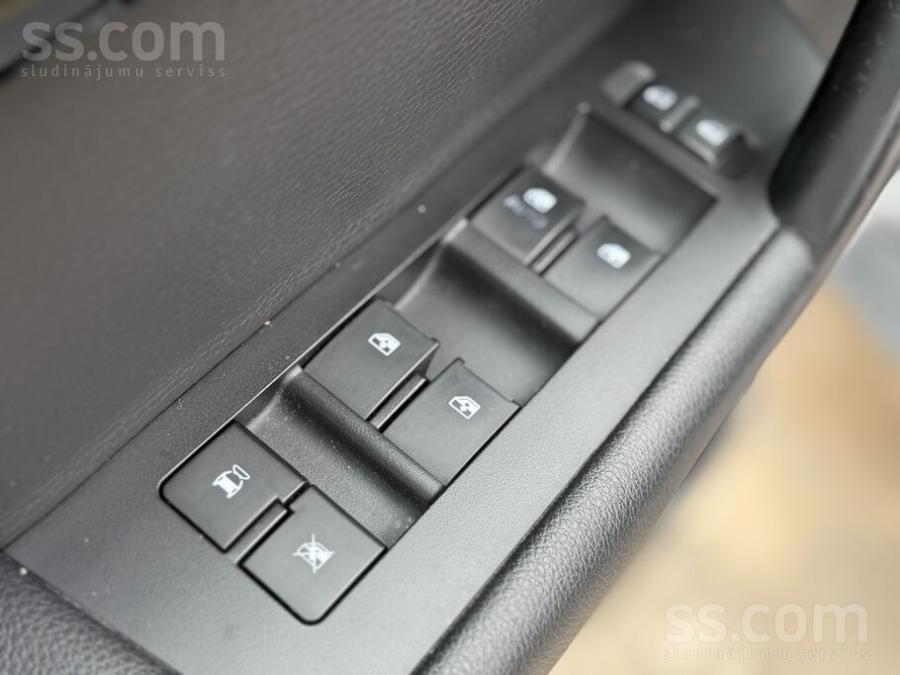 Chevrolet Captiva 2012 in Riga, with an engine capacity of 2.40 L and mileage of 168 thousand km for 7650 €, photo 7 on AUTOMOTO.COM.LV