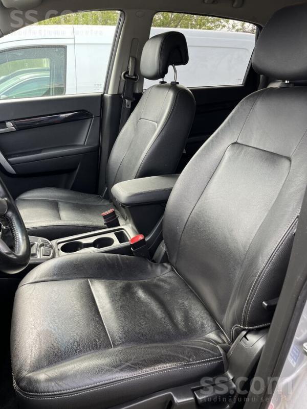 Chevrolet Captiva 2013 in Riga, with an engine capacity of 2.20 L and mileage of 221 thousand km for 4390 €, photo 4 on AUTOMOTO.COM.LV