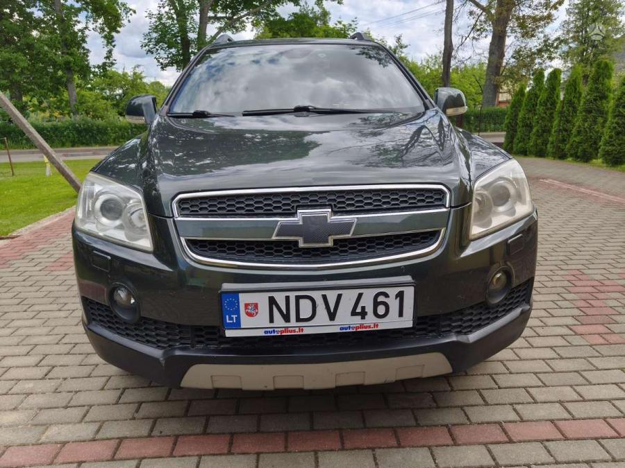 Green Chevrolet Captiva 2009 in Visaginas, with an engine capacity of 2.00 L and mileage of 273 thousand km for 3999 €, photo 1 on AUTOMOTO.COM.LV