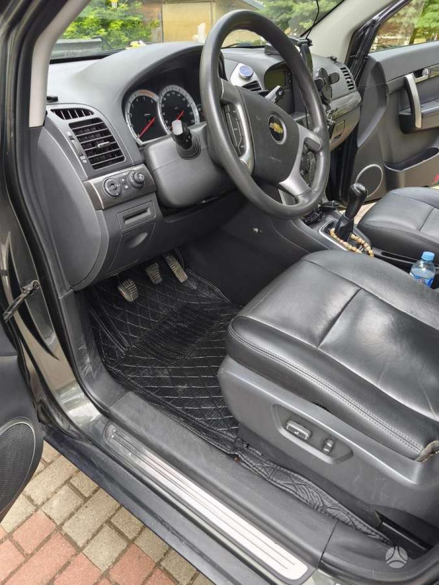 Green Chevrolet Captiva 2009 in Visaginas, with an engine capacity of 2.00 L and mileage of 273 thousand km for 3999 €, photo 7 on AUTOMOTO.COM.LV