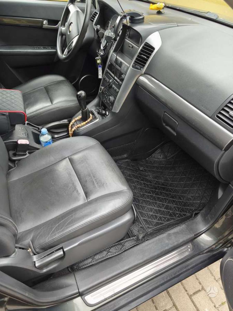 Green Chevrolet Captiva 2009 in Visaginas, with an engine capacity of 2.00 L and mileage of 273 thousand km for 3999 €, photo 10 on AUTOMOTO.COM.LV