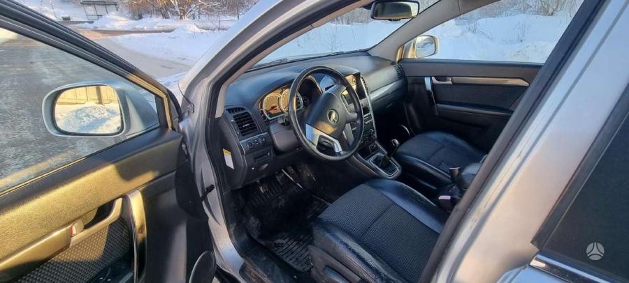 Pelēks Chevrolet Captiva 2006 Viļņa, ar dzinēja tilpumu 2.41 L un nobraukumu 350 tūkst. km par 1700 €, foto 9 vietnē AUTOMOTO.COM.LV