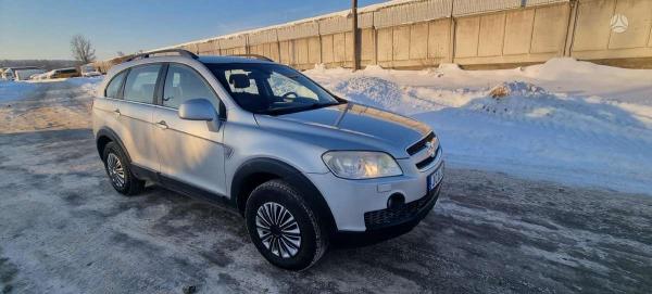 Grey Chevrolet Captiva 2006 in Vilnius, with an engine capacity of 2.41 L and mileage of 35 thousand km for 1600 €, photo 1 on AUTOMOTO.COM.LV