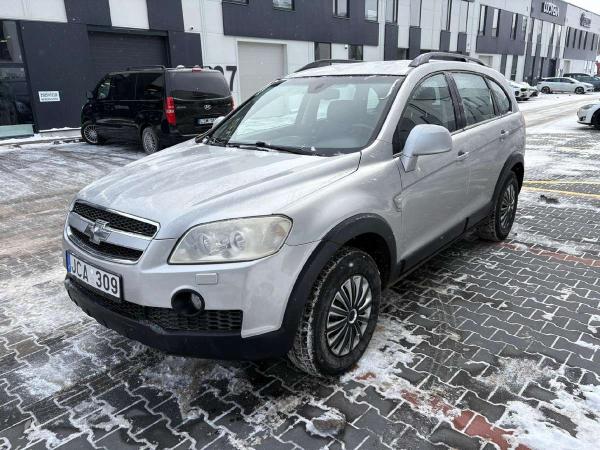 Grey Chevrolet Captiva 2006 in Vilnius, with an engine capacity of 2.41 L and mileage of 35 thousand km for 1600 €, photo 1 on AUTOMOTO.COM.LV