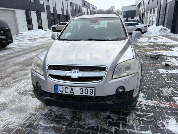 Grey Chevrolet Captiva 2006 in Vilnius, with an engine capacity of 2.41 L and mileage of 35 thousand km for 1600 €, photo 2 on AUTOMOTO.COM.LV