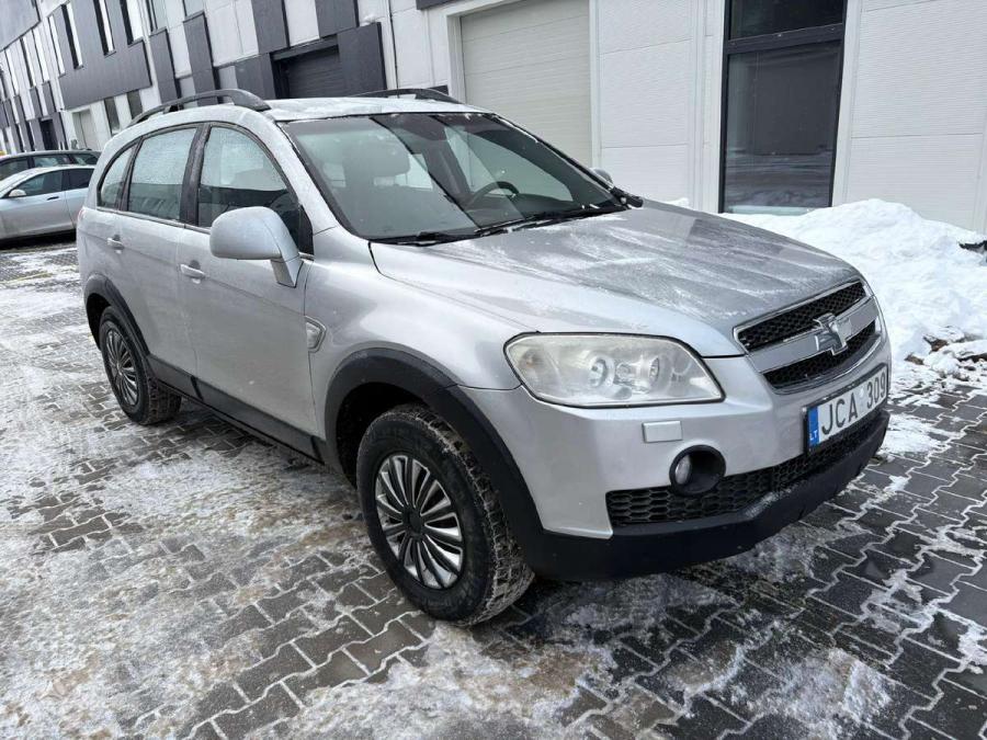 Grey Chevrolet Captiva 2006 in Vilnius, with an engine capacity of 2.41 L and mileage of 35 thousand km for 1600 €, photo 3 on AUTOMOTO.COM.LV
