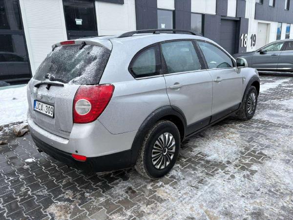 Grey Chevrolet Captiva 2006 in Vilnius, with an engine capacity of 2.41 L and mileage of 35 thousand km for 1600 €, photo 4 on AUTOMOTO.COM.LV
