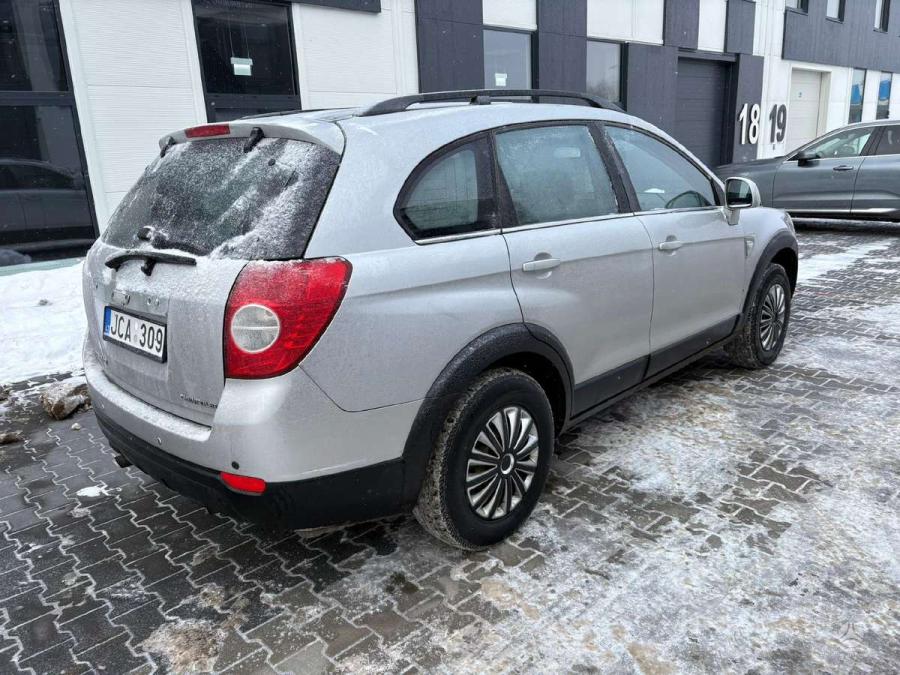 Grey Chevrolet Captiva 2006 in Vilnius, with an engine capacity of 2.41 L and mileage of 35 thousand km for 1600 €, photo 4 on AUTOMOTO.COM.LV