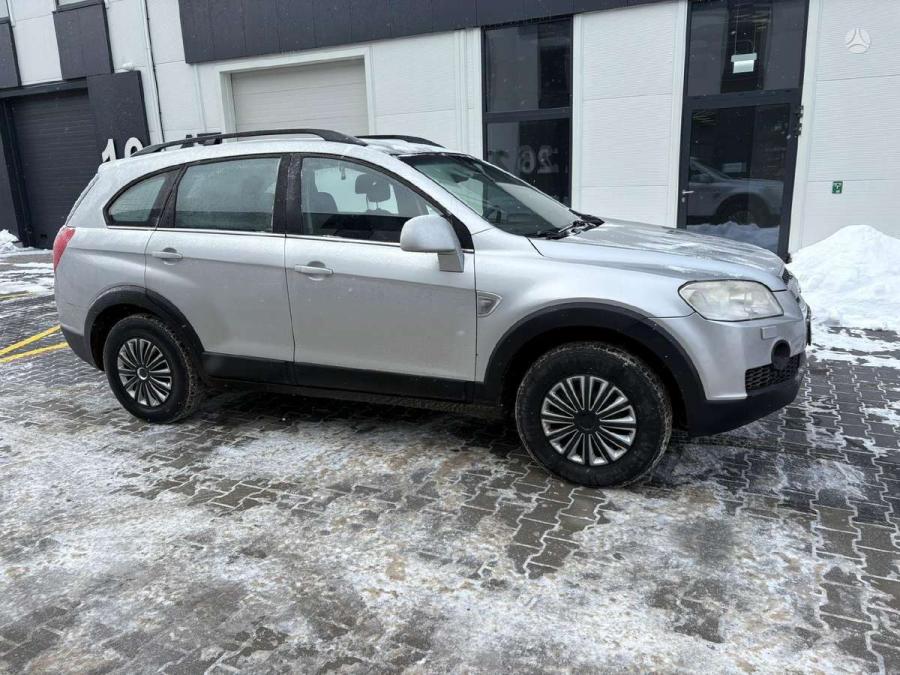 Grey Chevrolet Captiva 2006 in Vilnius, with an engine capacity of 2.41 L and mileage of 35 thousand km for 1600 €, photo 5 on AUTOMOTO.COM.LV