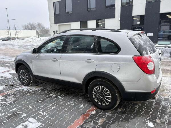 Grey Chevrolet Captiva 2006 in Vilnius, with an engine capacity of 2.41 L and mileage of 35 thousand km for 1600 €, photo 7 on AUTOMOTO.COM.LV