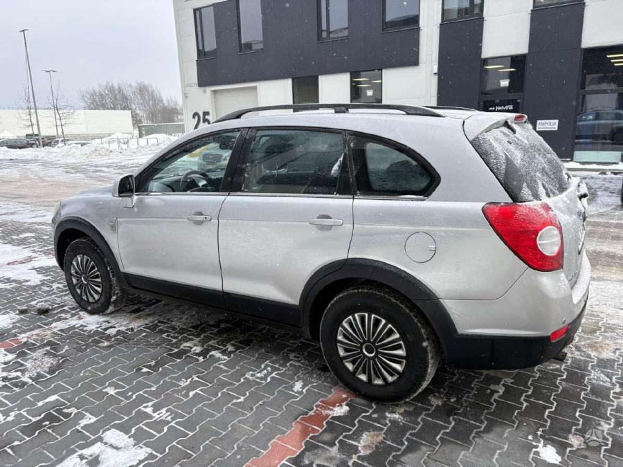 Grey Chevrolet Captiva 2006 in Vilnius, with an engine capacity of 2.41 L and mileage of 35 thousand km for 1600 €, photo 7 on AUTOMOTO.COM.LV