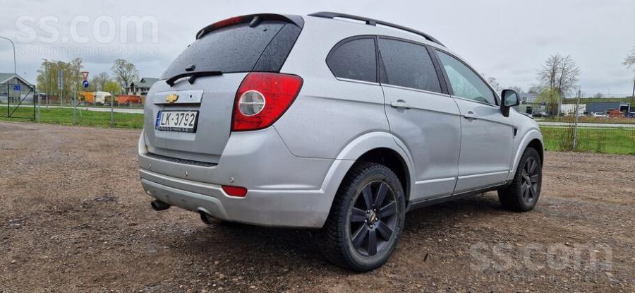 Pelēks Chevrolet Captiva 2006 Daugavpils, ar dzinēja tilpumu 2.00 L un nobraukumu 229 tūkst. km par 3550 €, foto 6 vietnē AUTOMOTO.COM.LV