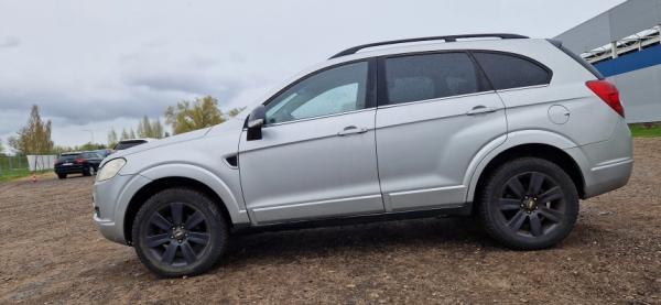 Grey Chevrolet Captiva 2006 in Riga, with an engine capacity of 2.00 L and mileage of 229 thousand km for 3999 €, photo 3 on AUTOMOTO.COM.LV