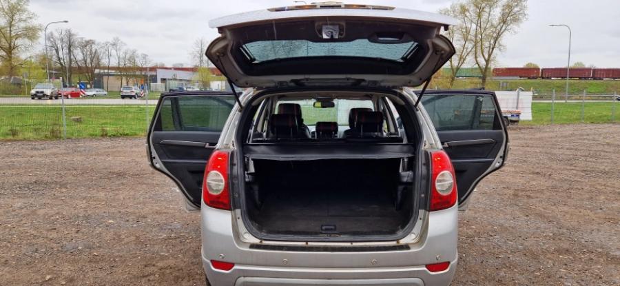 Pelēks Chevrolet Captiva 2006 Rīga, ar dzinēja tilpumu 2.00 L un nobraukumu 229 tūkst. km par 3999 €, foto 27 vietnē AUTOMOTO.COM.LV