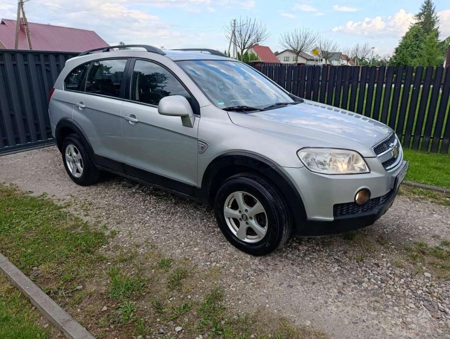 Pelēks Chevrolet Captiva 2006 Marijampole, ar dzinēja tilpumu 2.00 L un nobraukumu 305 tūkst. km par 2450 €, foto 3 vietnē AUTOMOTO.COM.LV