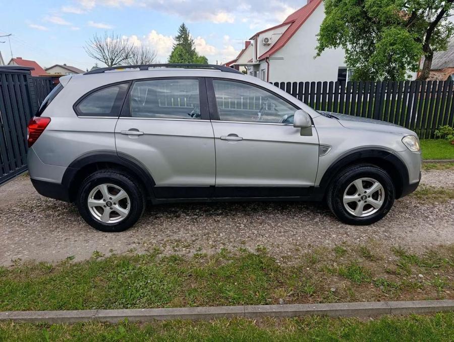 Pelēks Chevrolet Captiva 2006 Marijampole, ar dzinēja tilpumu 2.00 L un nobraukumu 305 tūkst. km par 2450 €, foto 4 vietnē AUTOMOTO.COM.LV