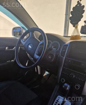 Pelēks Chevrolet Captiva 2006 Rēzekne, ar dzinēja tilpumu 2.00 L un nobraukumu 161 tūkst. km par 2850 €, foto  vietnē AUTOMOTO.COM.LV