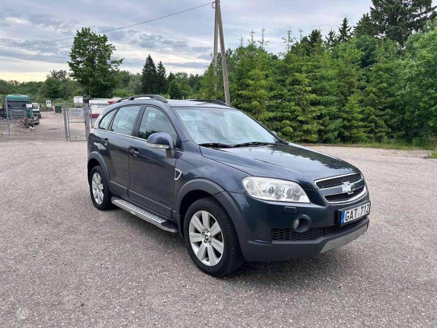 Grey Chevrolet Captiva 2006 in Utena, with an engine capacity of 2.00 L and mileage of 284 thousand km for 2750 €, photo 4 on AUTOMOTO.COM.LV