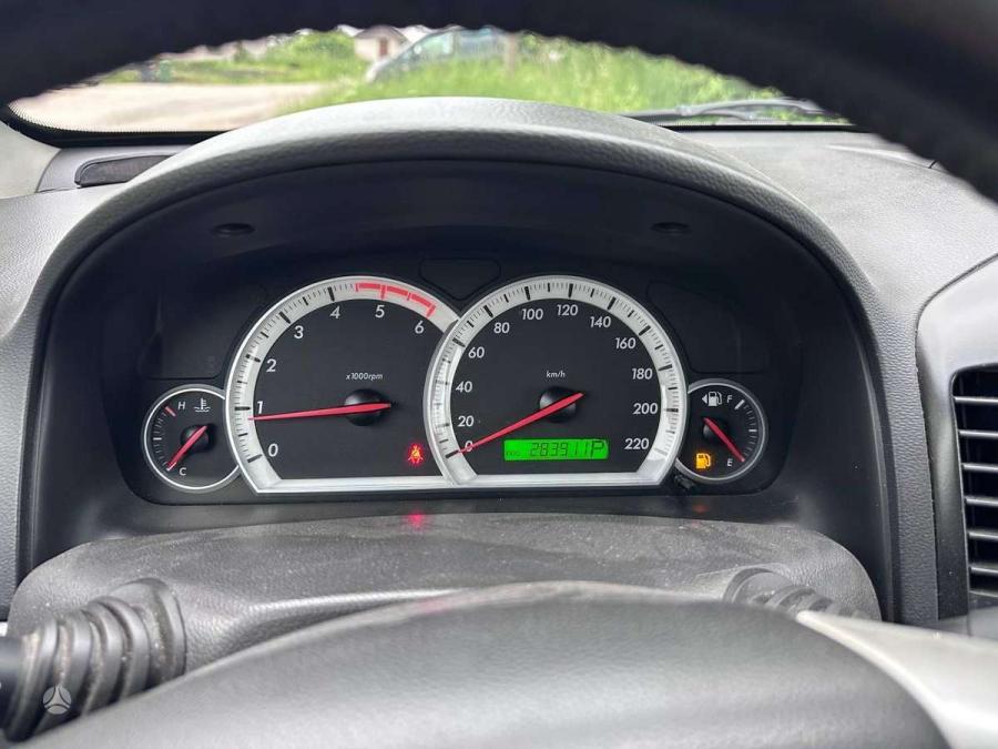 Grey Chevrolet Captiva 2006 in Utena, with an engine capacity of 2.00 L and mileage of 284 thousand km for 2750 €, photo 12 on AUTOMOTO.COM.LV