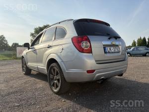 Pelēks Chevrolet Captiva 2006 Daugavpils, ar dzinēja tilpumu 2.00 L un nobraukumu 229 tūkst. km par 3550 €, foto 4 vietnē AUTOMOTO.COM.LV