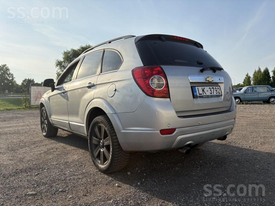 Pelēks Chevrolet Captiva 2006 Daugavpils, ar dzinēja tilpumu 2.00 L un nobraukumu 229 tūkst. km par 3550 €, foto 4 vietnē AUTOMOTO.COM.LV