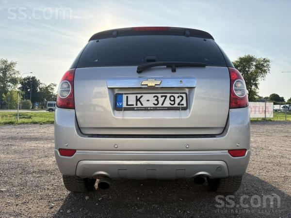 Pelēks Chevrolet Captiva 2006 Daugavpils, ar dzinēja tilpumu 2.00 L un nobraukumu 229 tūkst. km par 3550 €, foto 4 vietnē AUTOMOTO.COM.LV