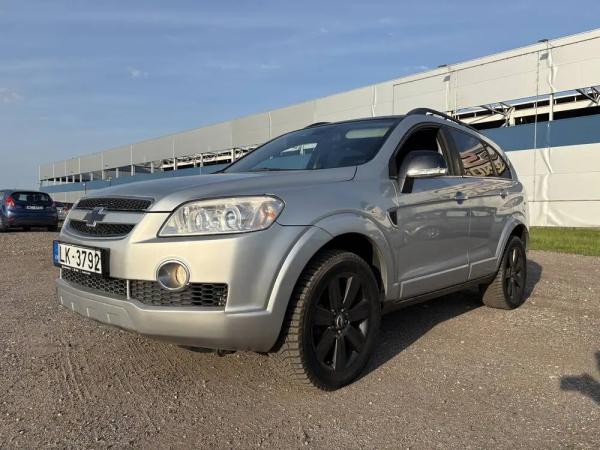 Pelēks Chevrolet Captiva 2006 Daugavpils, ar dzinēja tilpumu 2.00 L un nobraukumu 229 tūkst. km par 3550 €, foto 1 vietnē AUTOMOTO.COM.LV