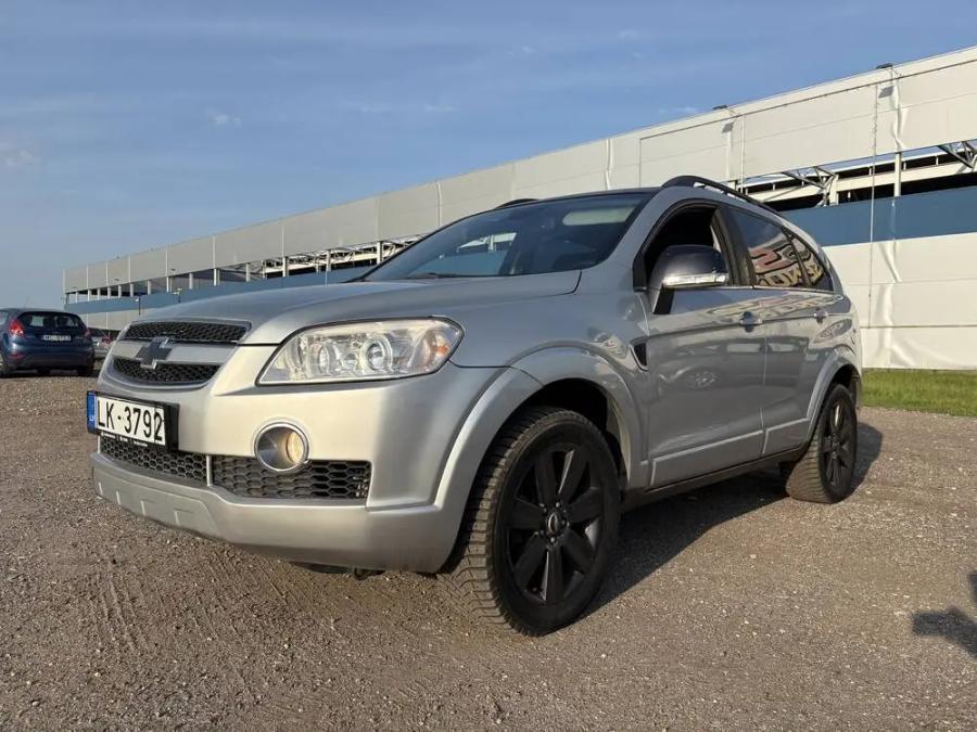 Pelēks Chevrolet Captiva 2006 Daugavpils, ar dzinēja tilpumu 2.00 L un nobraukumu 229 tūkst. km par 3550 €, foto 1 vietnē AUTOMOTO.COM.LV