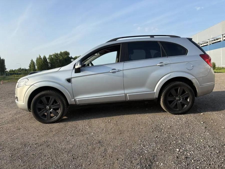 Pelēks Chevrolet Captiva 2006 Daugavpils, ar dzinēja tilpumu 2.00 L un nobraukumu 229 tūkst. km par 3550 €, foto 3 vietnē AUTOMOTO.COM.LV
