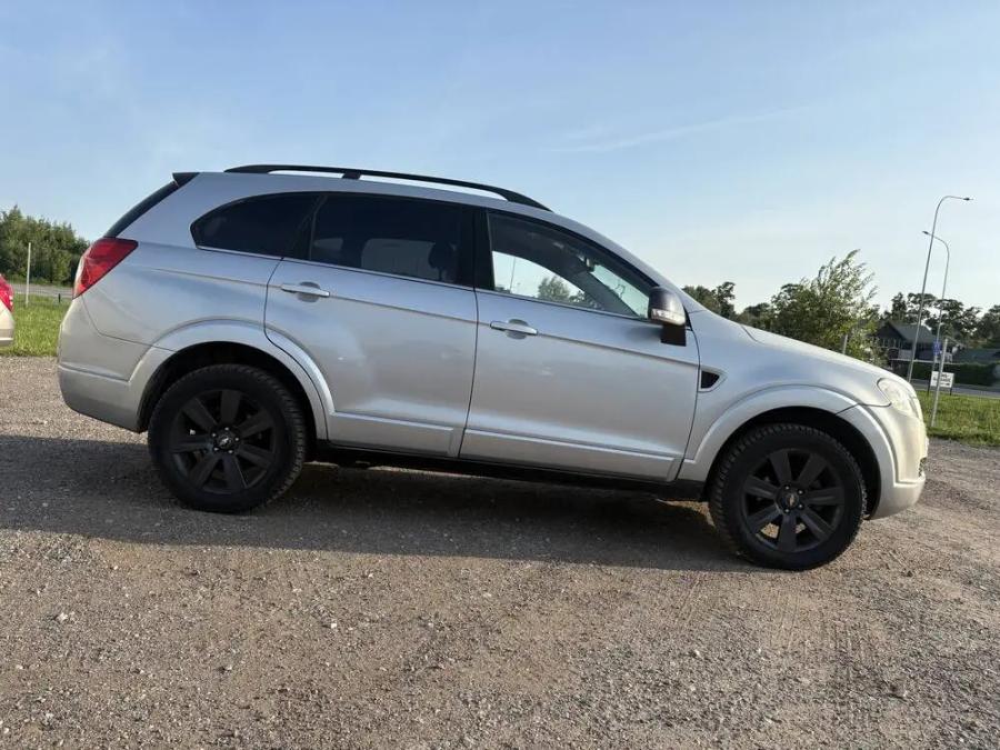 Pelēks Chevrolet Captiva 2006 Daugavpils, ar dzinēja tilpumu 2.00 L un nobraukumu 229 tūkst. km par 3550 €, foto 7 vietnē AUTOMOTO.COM.LV