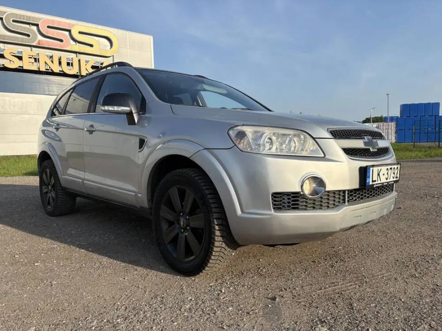 Pelēks Chevrolet Captiva 2006 Daugavpils, ar dzinēja tilpumu 2.00 L un nobraukumu 229 tūkst. km par 3550 €, foto 8 vietnē AUTOMOTO.COM.LV