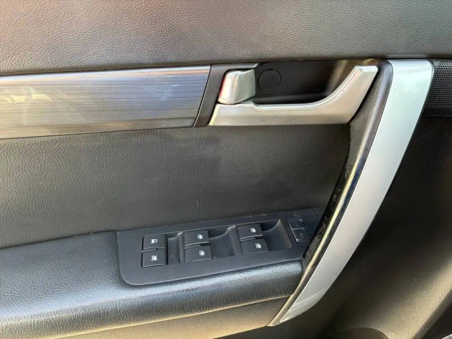 Pelēks Chevrolet Captiva 2006 Daugavpils, ar dzinēja tilpumu 2.00 L un nobraukumu 229 tūkst. km par 3550 €, foto 19 vietnē AUTOMOTO.COM.LV