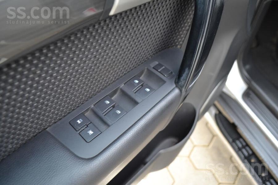 Pelēks Chevrolet Captiva 2006 Rīga, ar dzinēja tilpumu 2.00 L un nobraukumu 161 tūkst. km par 2250 €, foto 15 vietnē AUTOMOTO.COM.LV