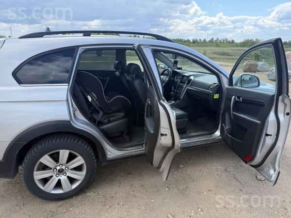 Grey Chevrolet Captiva 2007 in Daugavpils, with an engine capacity of 2.00 L and mileage of 290 thousand km for 3099 €, photo 2 on AUTOMOTO.COM.LV