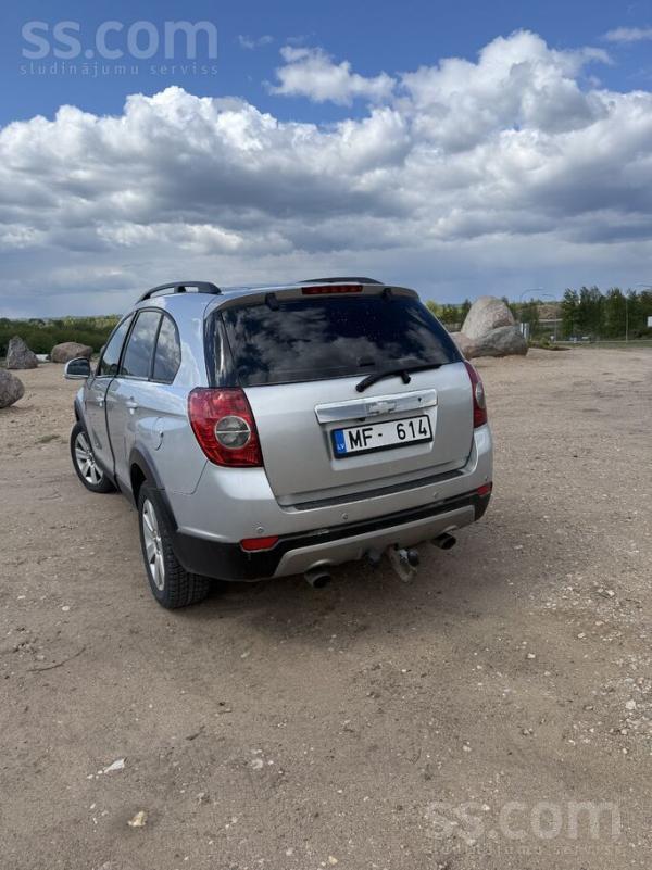 Grey Chevrolet Captiva 2007 in Daugavpils, with an engine capacity of 2.00 L and mileage of 290 thousand km for 3099 €, photo 9 on AUTOMOTO.COM.LV