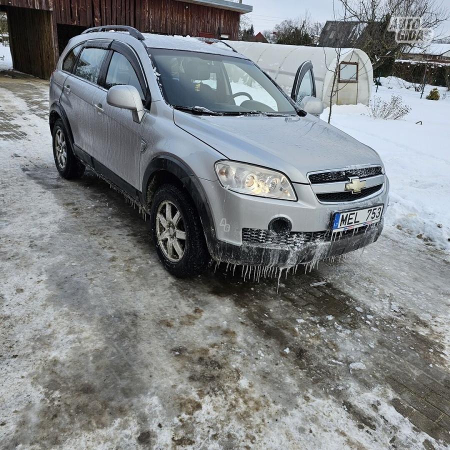 Grey Chevrolet Captiva 2007 in Ukmerge, with an engine capacity of 2.40 L and mileage of 246 thousand km for 2700 €, photo 2 on AUTOMOTO.COM.LV