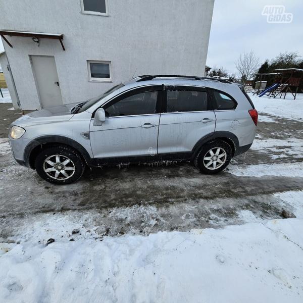 Grey Chevrolet Captiva 2007 in Ukmerge, with an engine capacity of 2.40 L and mileage of 246 thousand km for 2700 €, photo 3 on AUTOMOTO.COM.LV