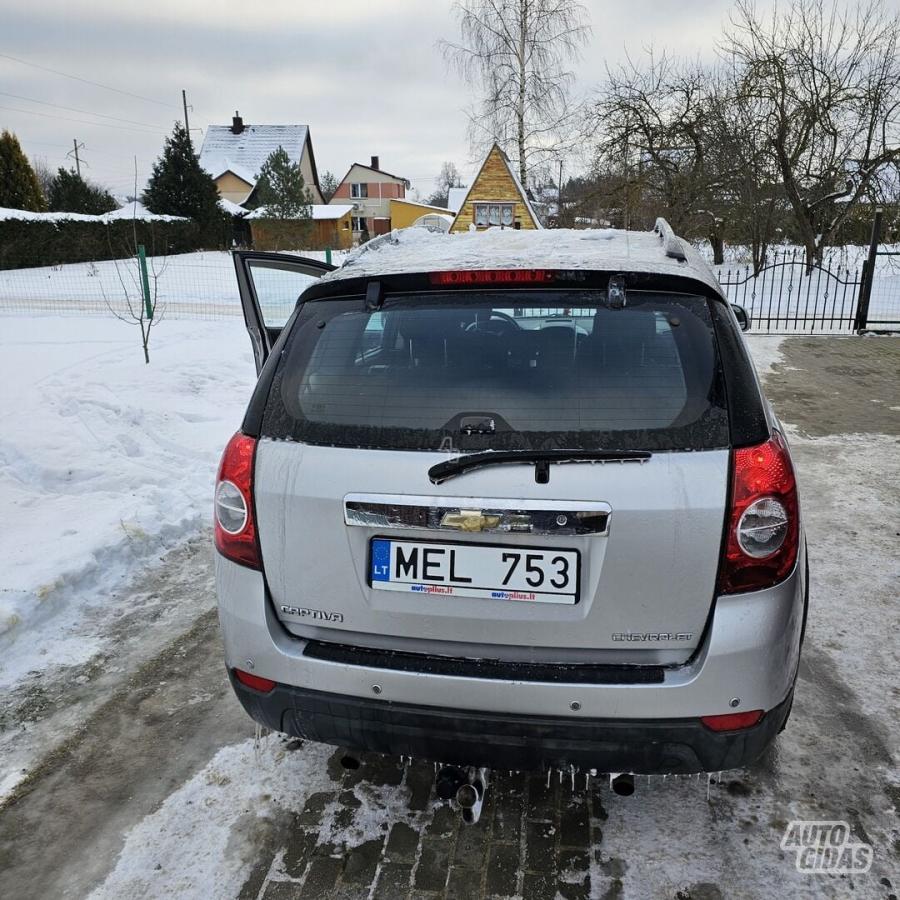 Grey Chevrolet Captiva 2007 in Ukmerge, with an engine capacity of 2.40 L and mileage of 246 thousand km for 2700 €, photo 4 on AUTOMOTO.COM.LV