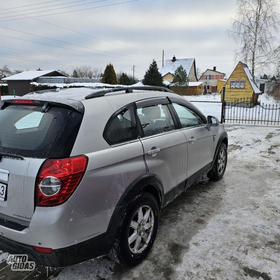 Grey Chevrolet Captiva 2007 in Ukmerge, with an engine capacity of 2.40 L and mileage of 246 thousand km for 2700 €, photo 5 on AUTOMOTO.COM.LV