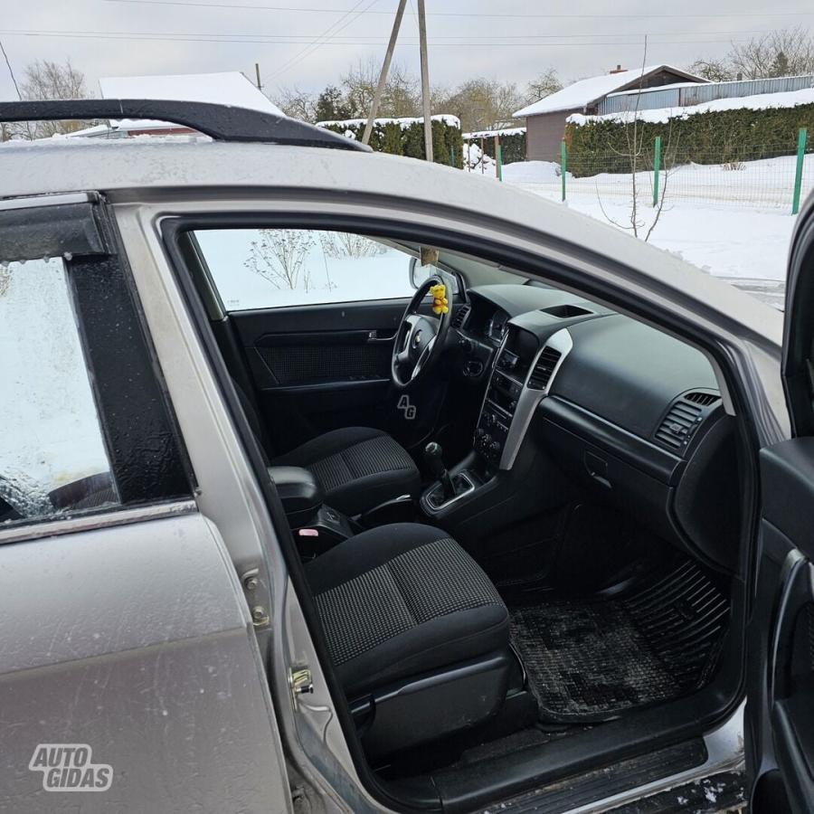 Grey Chevrolet Captiva 2007 in Ukmerge, with an engine capacity of 2.40 L and mileage of 246 thousand km for 2700 €, photo 12 on AUTOMOTO.COM.LV