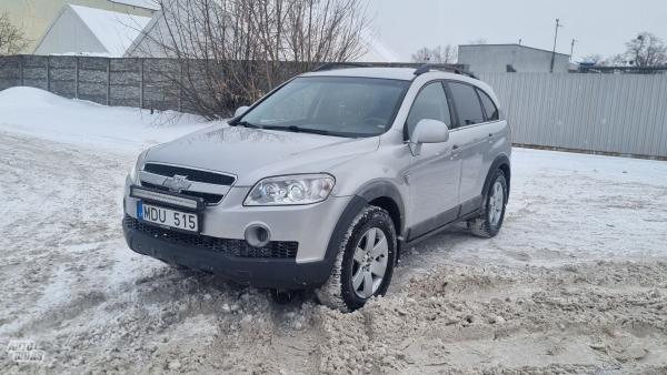 Grey Chevrolet Captiva 2007 in Kaunas, with an engine capacity of 2.40 L and mileage of 289 thousand km for 2950 €, photo 1 on AUTOMOTO.COM.LV
