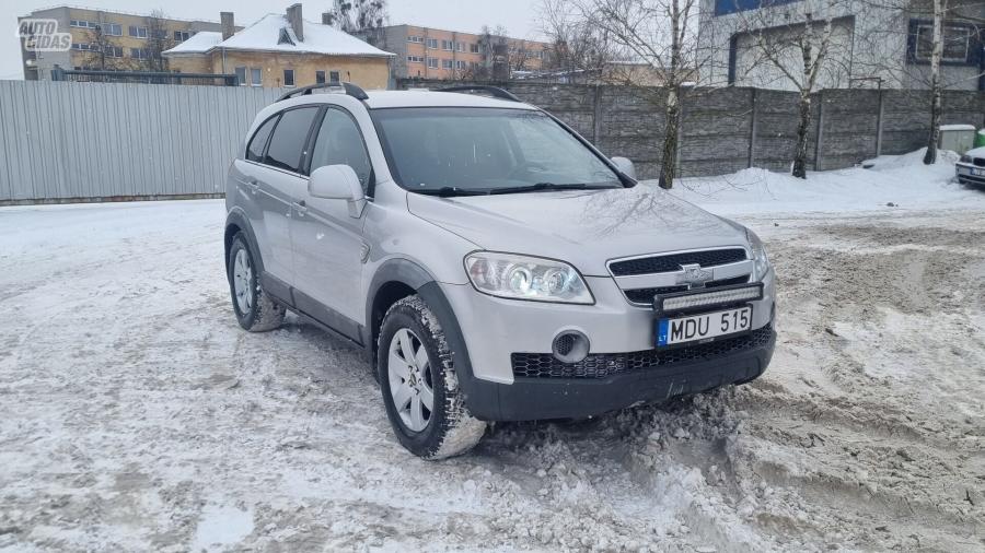 Grey Chevrolet Captiva 2007 in Kaunas, with an engine capacity of 2.40 L and mileage of 289 thousand km for 2950 €, photo 2 on AUTOMOTO.COM.LV