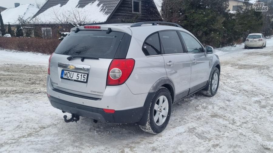 Grey Chevrolet Captiva 2007 in Kaunas, with an engine capacity of 2.40 L and mileage of 289 thousand km for 2950 €, photo 3 on AUTOMOTO.COM.LV