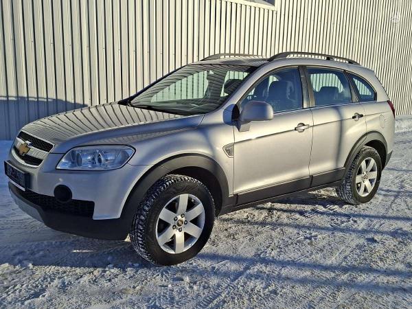 Grey Chevrolet Captiva 2007 in Ukmerge, with an engine capacity of 2.40 L and mileage of 184 thousand km for 2950 €, photo 1 on AUTOMOTO.COM.LV