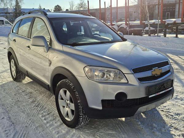 Grey Chevrolet Captiva 2007 in Ukmerge, with an engine capacity of 2.40 L and mileage of 184 thousand km for 2950 €, photo 2 on AUTOMOTO.COM.LV