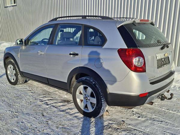 Grey Chevrolet Captiva 2007 in Ukmerge, with an engine capacity of 2.40 L and mileage of 184 thousand km for 2950 €, photo 3 on AUTOMOTO.COM.LV