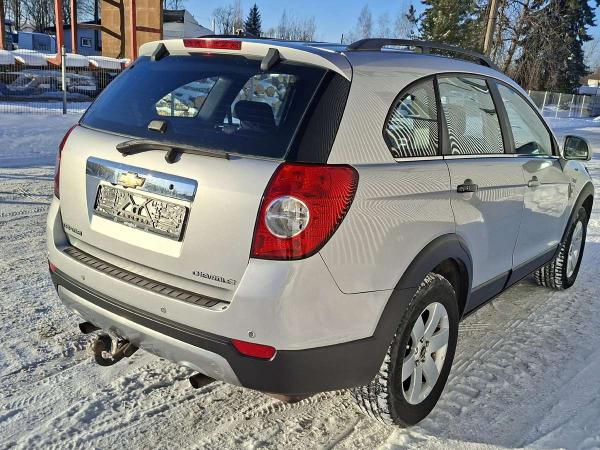 Grey Chevrolet Captiva 2007 in Ukmerge, with an engine capacity of 2.40 L and mileage of 184 thousand km for 2950 €, photo 4 on AUTOMOTO.COM.LV